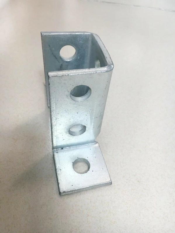 ASTM A1011/A1018 CS 타입 B A569 CQ 표준 12 스캐어와 함께 스트루트 채널 설치